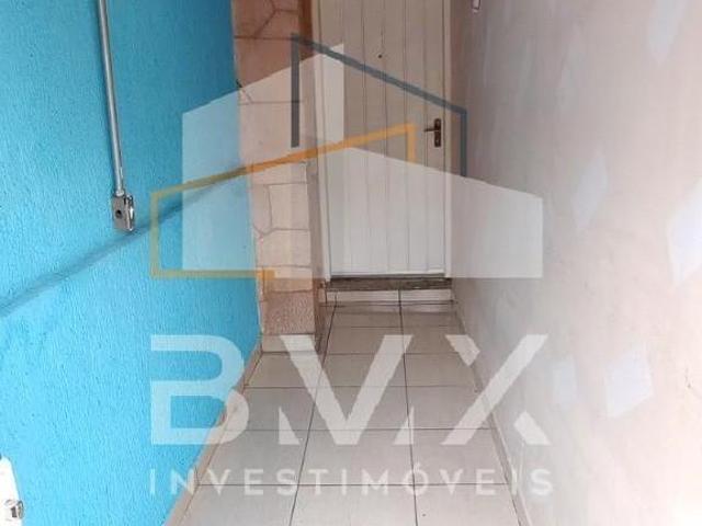Imperdível oportunidade de adquirir casa sobrado de 2 quartos, sendo 2 suítes, sala, 2 banheiros, 17