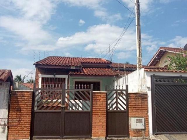 Imperdível oportunidade de casa à venda em Peruibe, Centro: 2 quartos, 1 suíte, 1 sala, 2 banheiros