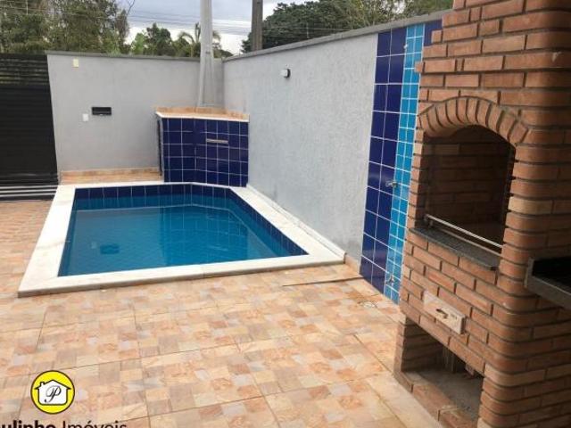 Imperdível oportunidade de casa à venda em Peruíbe SP, com 2 quartos, 1 suíte e 3 vagas de garagem!