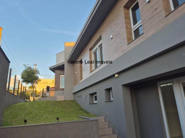 Imperdível oportunidade de casa à venda no Centro de Santo Ângelo RS: 3 quartos, 2 suítes, 2 salas