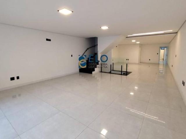 Imperdível oportunidade de compra: Casa de alto padrão com 3 quartos, 3 suítes e 280m² no Embaré, Sa