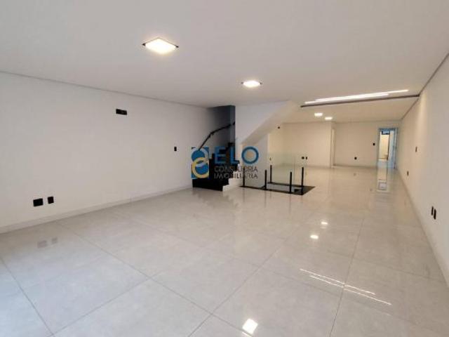 Imperdível oportunidade de compra: Casa de alto padrão com 3 quartos, 3 suítes e 280m² no Embaré, Sa