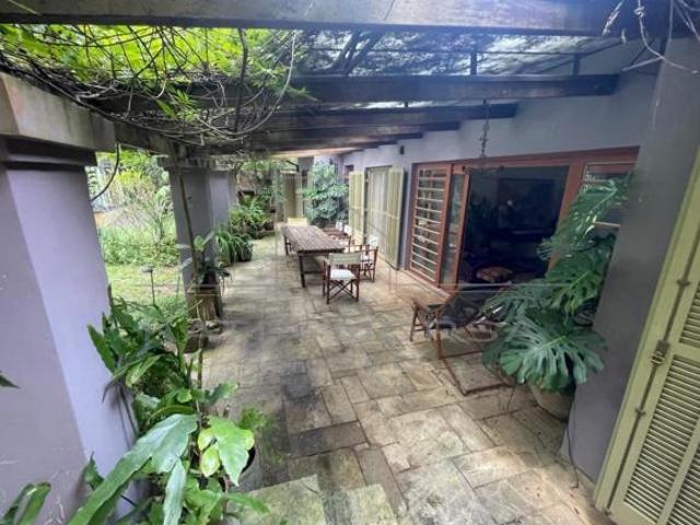 Imperdível oportunidade de investimento: Casa à venda em São Paulo SP, Real Parque 2 suites, 4 sal