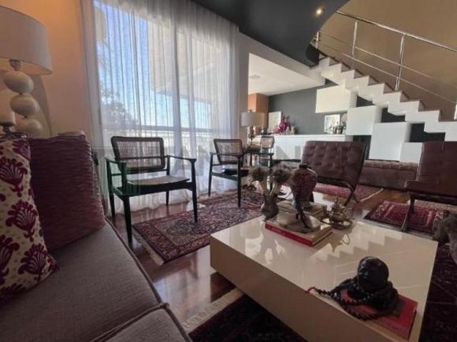 Imperdível oportunidade de investimento: Apartamento de luxo com 2 suítes e 3 vagas no coração dos J