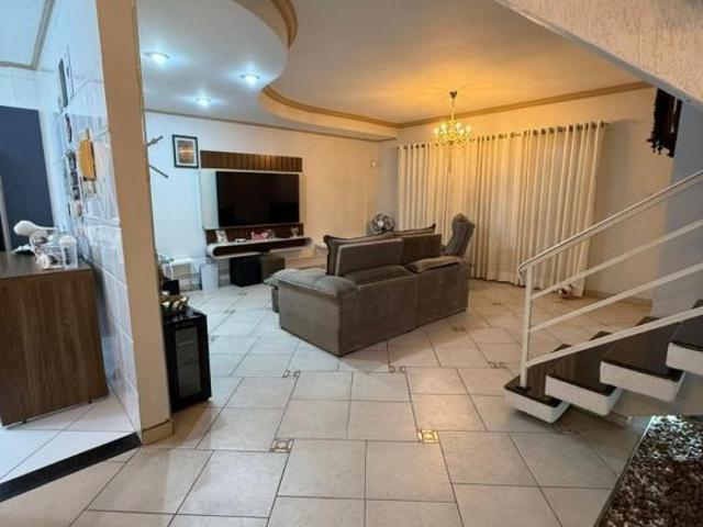 Imperdível oportunidade em Santos SP: Casa à venda no Campo Grande com 5 quartos, 1 suíte, sala, 3 v