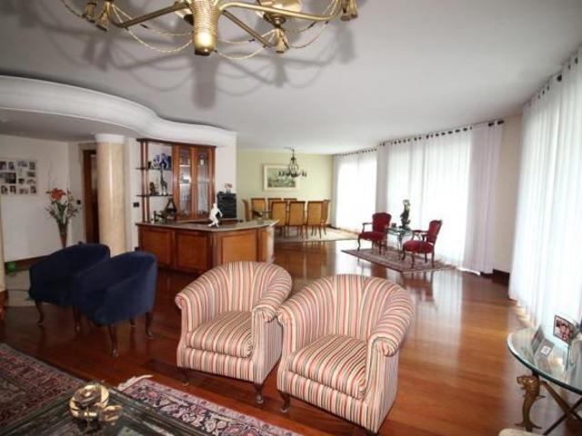 Imperdível: Apartamento à venda em Belo Horizonte MG, bairro Lourdes. 4 quartos, 4 suítes, 3 salas