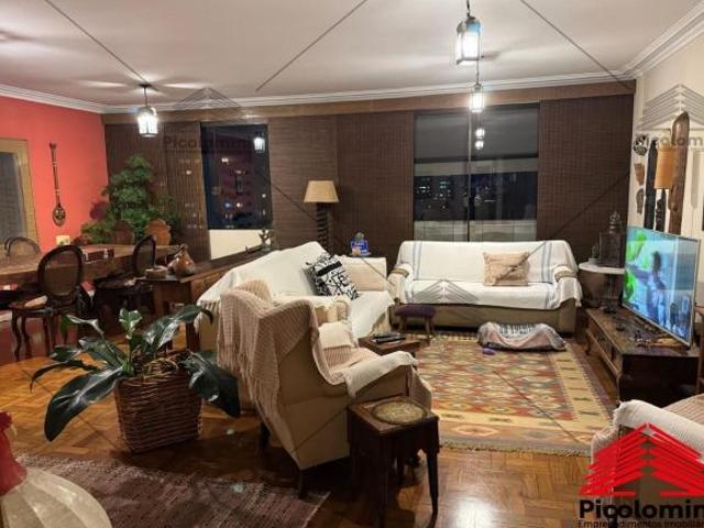 Imperdível apartamento clássico de 3 quartos com suíte e vaga na Santa Cecília, SP: 168m² de puro lu