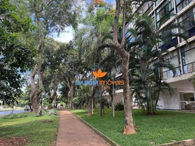 Imperdível apartamento de alto padrão na Asa Sul: 3 quartos, 1 suíte, 2 salas, 3 banheiros e 180m² d
