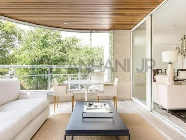 Imperdível apartamento de alto padrão à venda em São Paulo Jardim América: 3 quartos, 3 suítes, 3
