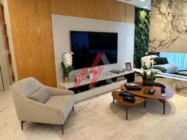 Imperdível: Apartamento de luxo com 3 suítes em Alphaville Empresarial, Barueri SP 239m², 5 vagas!