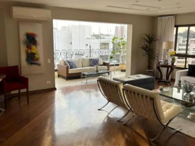 Imperdível: Apartamento de luxo com 4 suítes e 3 vagas no Real Parque, São Paulo SP!