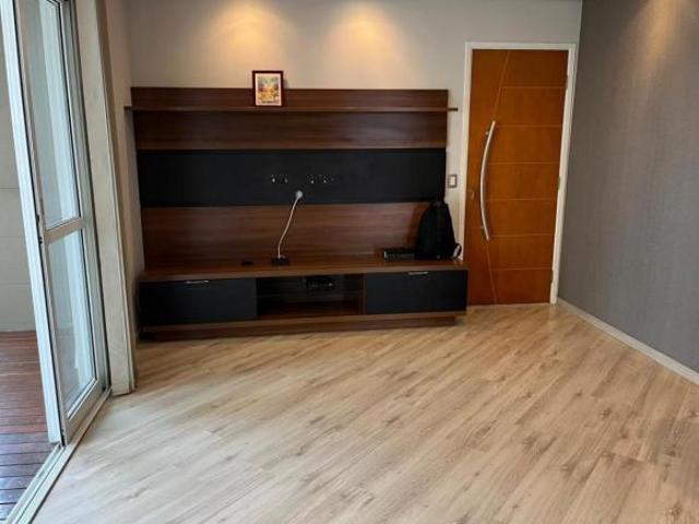 Confortável apartamento para venda e locação em Vila Gumercindo com 3 quartos, sendo 1 suíte, 93m²