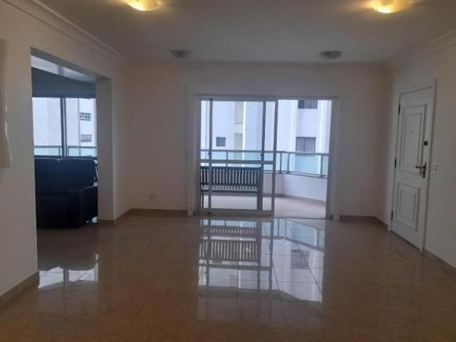 Versátil apartamento para venda em Campo Belo com 3 quartos, sendo 3 suítes, 190m²