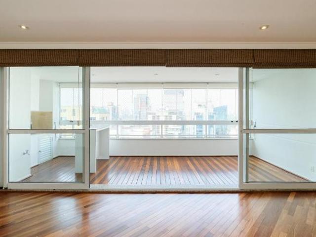 Atraente apartamento para venda em Itaim Bibi com 3 quartos, sendo 3 suítes, 146m²