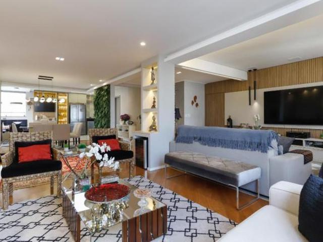Versátil apartamento para venda em Perdizes com 3 quartos, sendo 1 suíte, 197m²