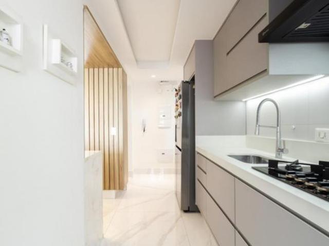Aconchegante apartamento para venda em Vila Anastácio com 2 quartos, sendo 2 suítes, 134m² leilari