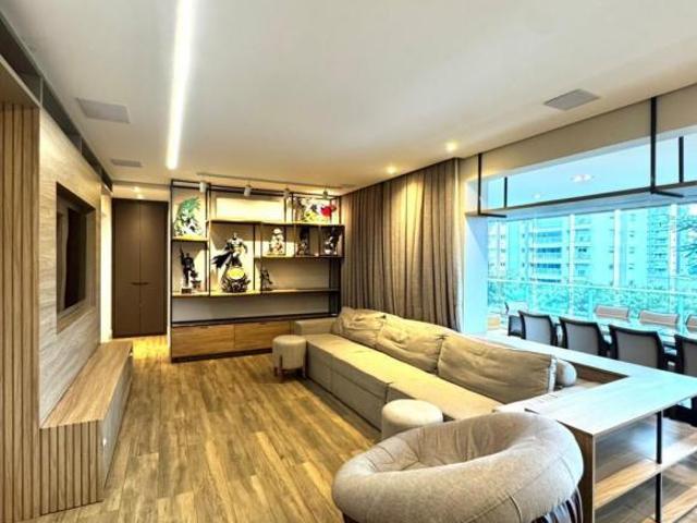 Confortável apartamento para venda em Vila Anastácio com 2 quartos, sendo 2 suítes, 134m²