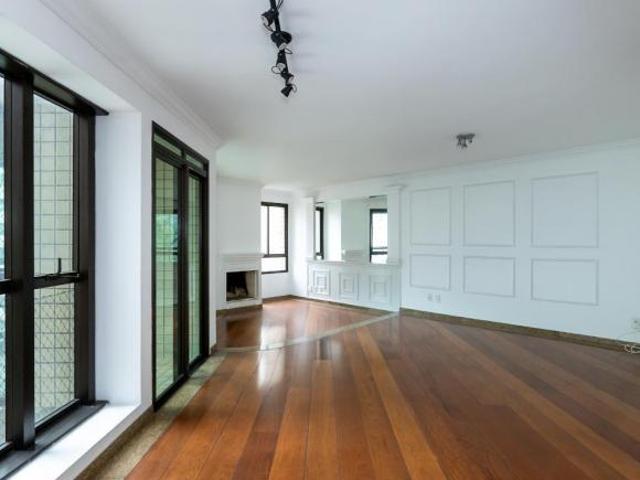 Versátil apartamento para venda em Vila Andrade com 3 quartos, sendo 3 suítes, 184m²