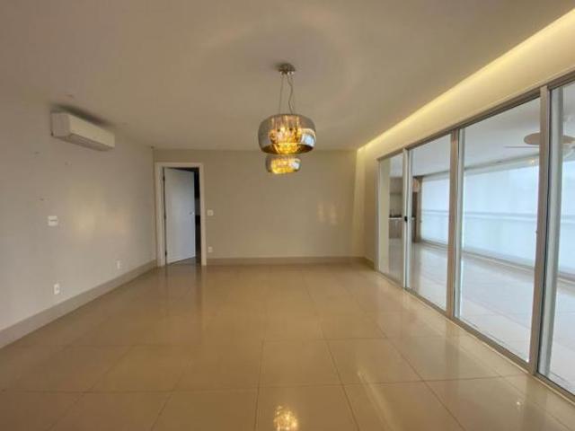 Atraente apartamento para venda em Ipiranga com 4 quartos, sendo 4 suítes, 237m²