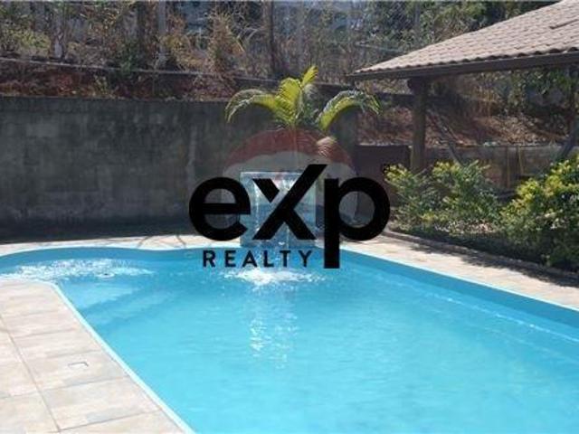 IMPERDIVEL CASA CAMPO EM CONDOMINIO FECHADO
