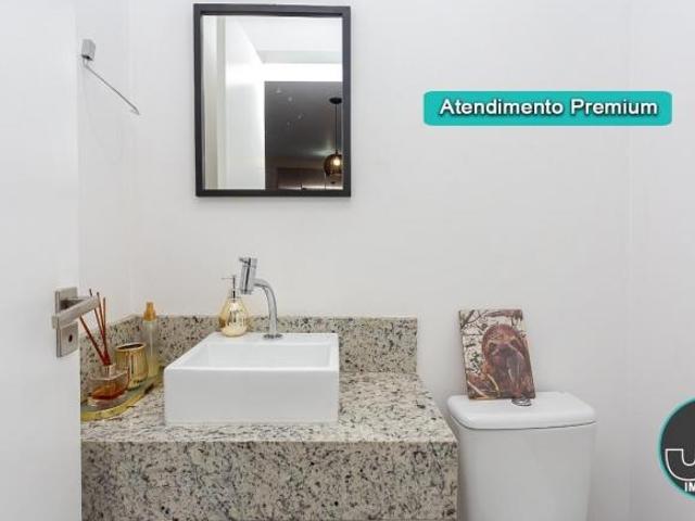Imperdível Casa à Venda 121,65m² no Bairro Xaxim com 3 quartos com 1 suíte e 2 vagas de garagem. Ent