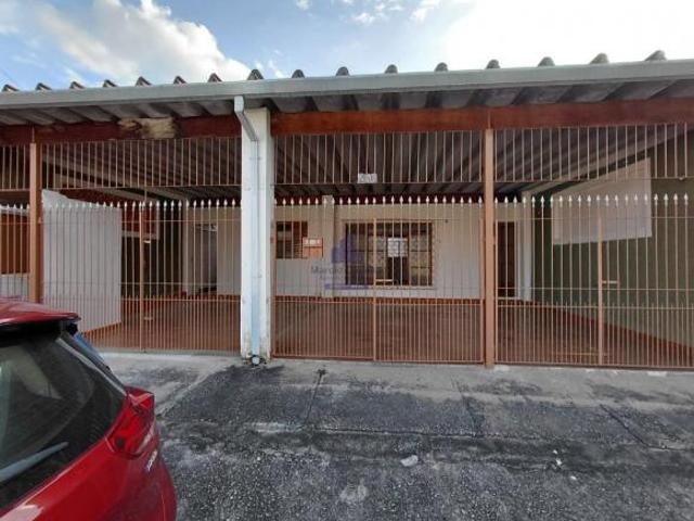 Imperdível: Casa à venda em Taubaté SP, Jardim Gurilândia! 2 quartos, 2 salas, 1 banheiro, 3 vagas d