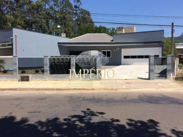 Imperdível casa à venda em Três Coroas RS, bairro Vila Nova! 3 quartos, 1 suíte, 1 sala, 2 banheiros