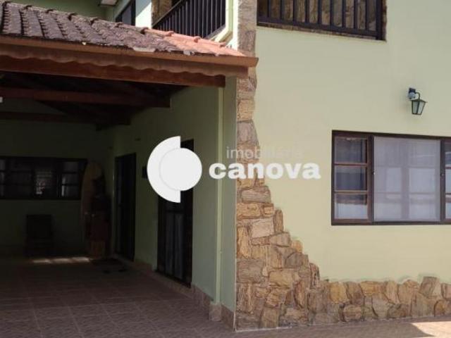 Imperdível casa à venda em Ubatuba SP, Centro: 3 quartos, 1 sala, 4 banheiros, 8 vagas, 250 m² de ár
