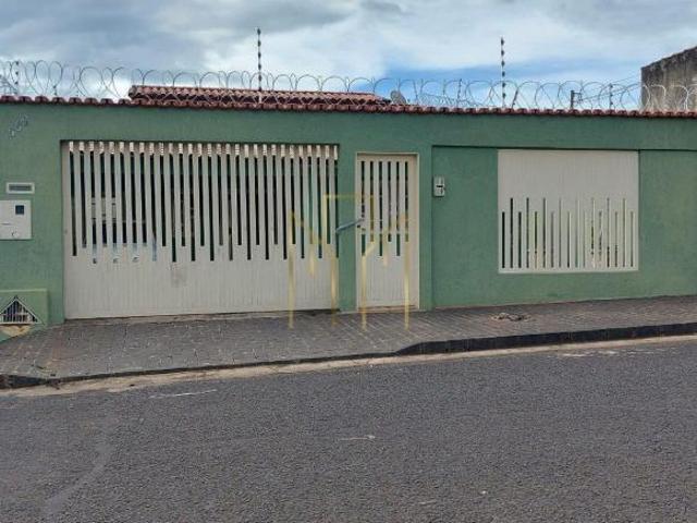 Imperdível: Casa à venda em Uberlândia MG, Nossa Senhora das Graças, 3 quartos, 1 suíte, 2 salas, 2