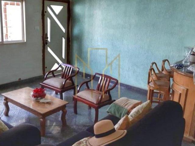 Imperdível Casa à Venda em Uberlândia MG, Bairro Brasil: 4 Quartos, 3 Suítes, 4 Banheiros, 3 Vagas
