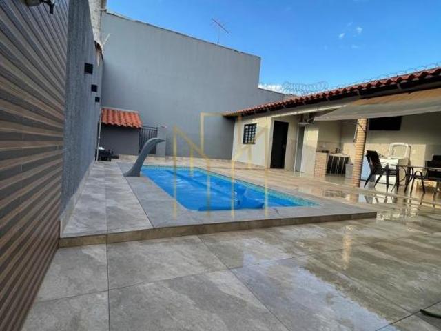 Imperdível! Casa à venda em Uberlândia MG, Jardim Patrícia: 3 quartos, suíte, área de lazer e segura