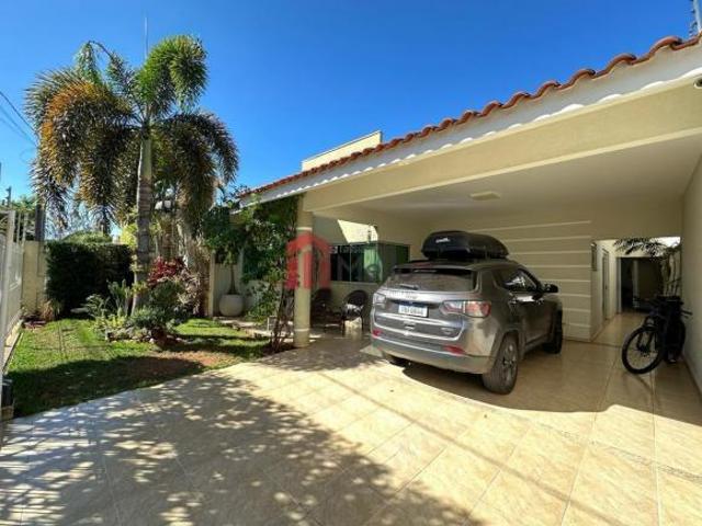Imperdível! Casa à venda em Umuarama PR, 4 quartos, 2 suítes, 201m² no Parque Bandeirantes. Venha co