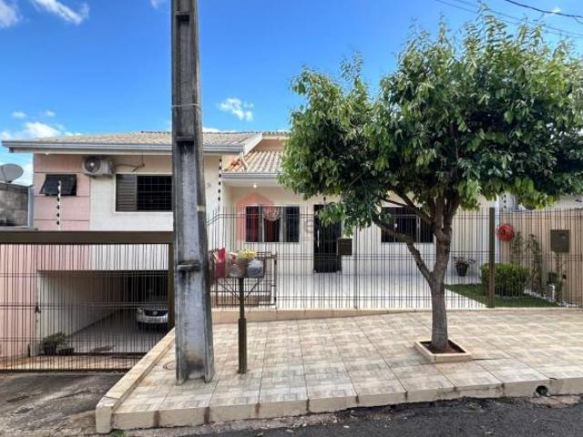 Imperdível Casa à Venda em Umuarama PR, Parque Bandeirantes: 5 Quartos, 1 Suíte, 1 Sala, 2 Banheiros