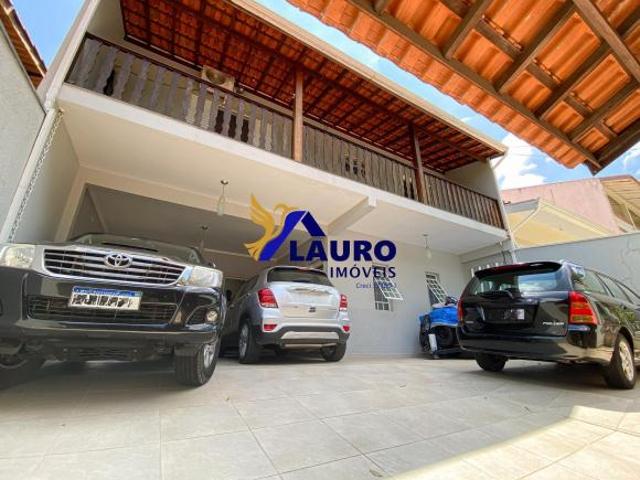 Imperdível: Casa à Venda em Vinhedo SP, Bairro Jardim Miriam! 4 Quartos, 1 Suíte, 2 Salas, 3 Banheir