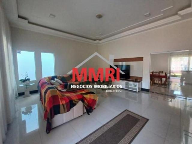 Imperdível casa à venda em Araçoiaba da Serra, Salete: 4 suítes, sala ampla, 800m². Aproveite!