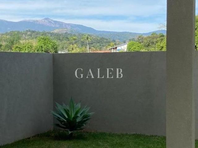 Imperdível Casa à Venda em Atibaia SP: 3 Quartos, 1 Suíte, 2 Salas e 2 Vagas de Garagem!