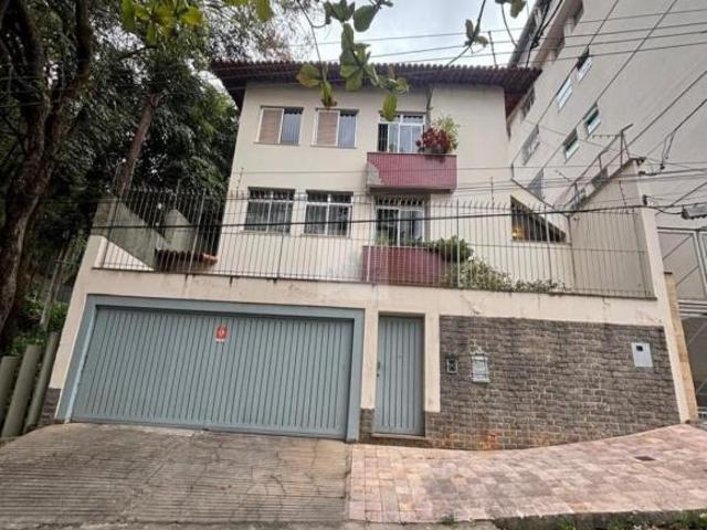 Imperdível Casa à Venda em Belo Horizonte MG, Bairro São Lucas 5 Quartos, 1 Suíte, 5 Salas, 5 Banh