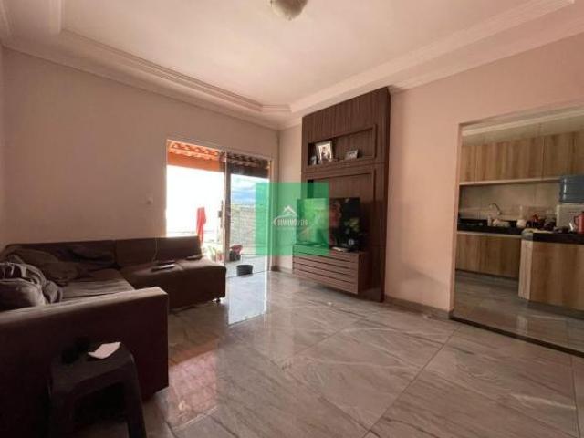 Imperdível: Casa à venda em Betim MG, bairro Niterói! 3 quartos, 1 sala, 1 banheiro, 1 vaga de garag