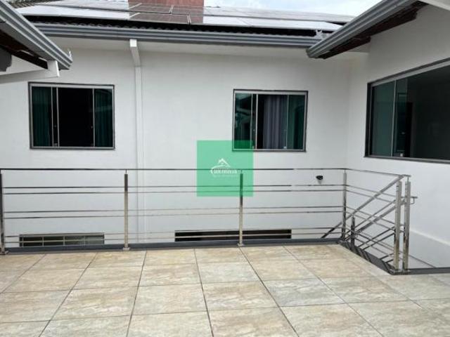 Imperdível casa à venda em Betim MG, Granja São João: 4 quartos, 1 suíte, sala, 3 vagas e 200m²!