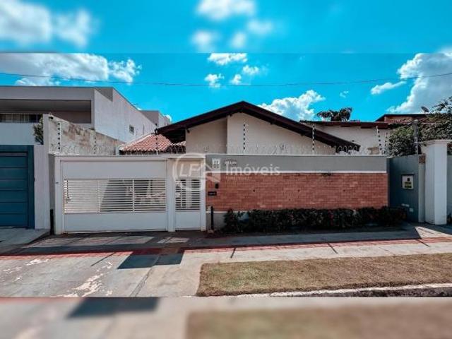 Imperdível: Casa à venda em Campo Grande MS no Carandá Bosque II! 3 quartos, 2 suítes, 3 salas, 4 ba