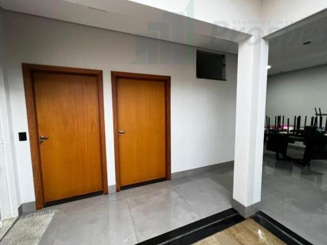 Imperdível! Casa à venda em Catanduva SP, Jardim Monte Carlo: 3 quartos, 1 suíte, 2 vagas de garagem