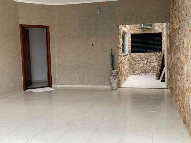 Imperdível! Casa à venda em Catanduva SP, Parque Glória III: 3 quartos, 1 suíte, 2 vagas de garagem