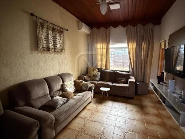 Imperdível! Casa à venda em Cuiabá MT, bairro Bandeirantes, 05 quartos, 01 suíte, 3 salas, 03 vagas
