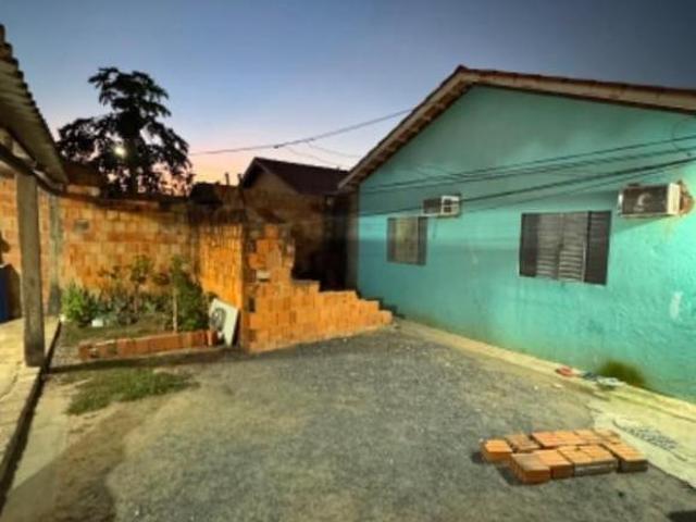 Imperdível: Casa à venda em Cuiabá MT, bairro São Francisco, 2 quartos, 80m², 3 vagas de garagem!