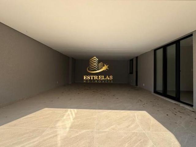 Imperdível Casa à Venda em Curitiba PR, Bairro Uberaba 3 Quartos, 3 Suítes, 4 Salas, 5 Banheiros