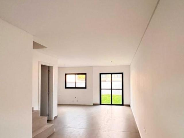 Imperdível casa à venda em Curitiba PR, bairro Xaxim! 3 quartos, 1 suíte, 1 sala, 3 banheiros e gara