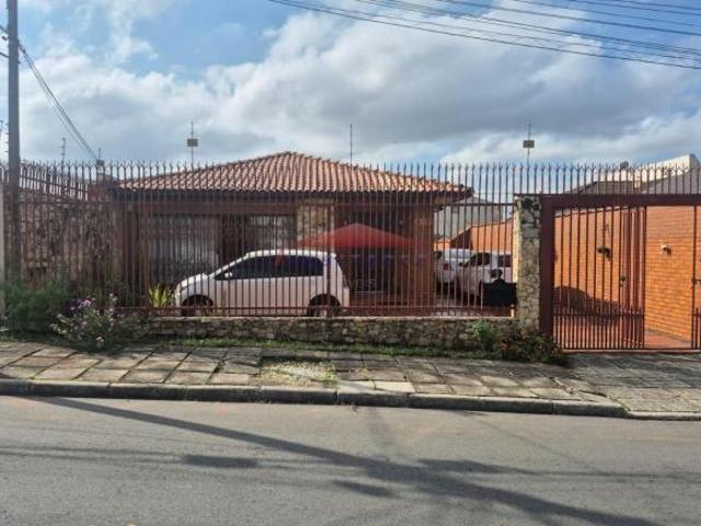 Imperdível casa à venda em Curitiba PR, no bairro Cajuru: 3 quartos, sendo1 suíte, 3 salas, 1 vaga d
