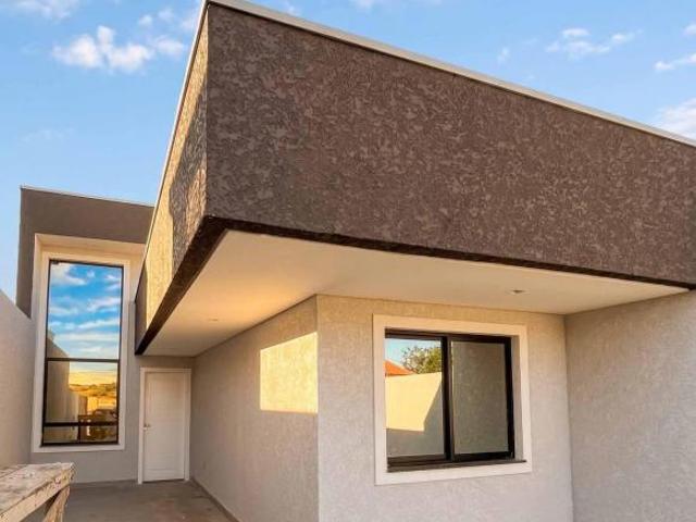 Imperdível: Casa à venda em Curitiba PR, no bairro Pinheirinho, com 3 quartos, 1 suíte, 1 sala, 2 ba