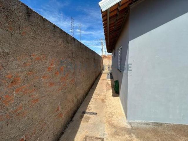 Imperdível! Casa à venda em Franca SP, bairro São João Batista: 2 quartos, 1 sala, 1 banheiro, 2 vag