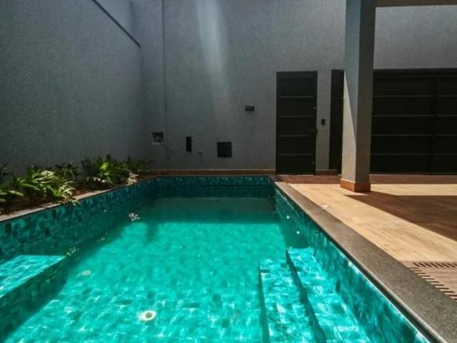 Imperdível Casa à Venda em Franca SP Jardim Natal I: 3 Quartos, 1 Suíte, 2 Salas, 4 Vagas de Garag